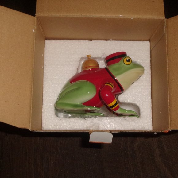 Westland Giftware | Accents | Westland Giftware Fanciful Frogs Figurine ...